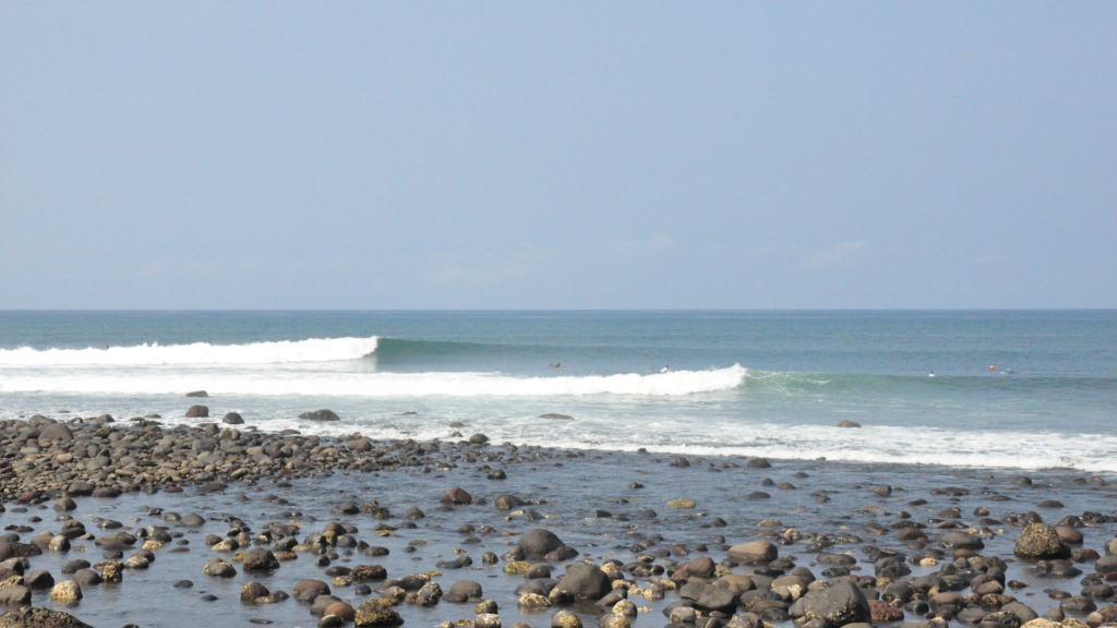 Surfing in Medewi || Your Ultimate Travel Guide (2024)